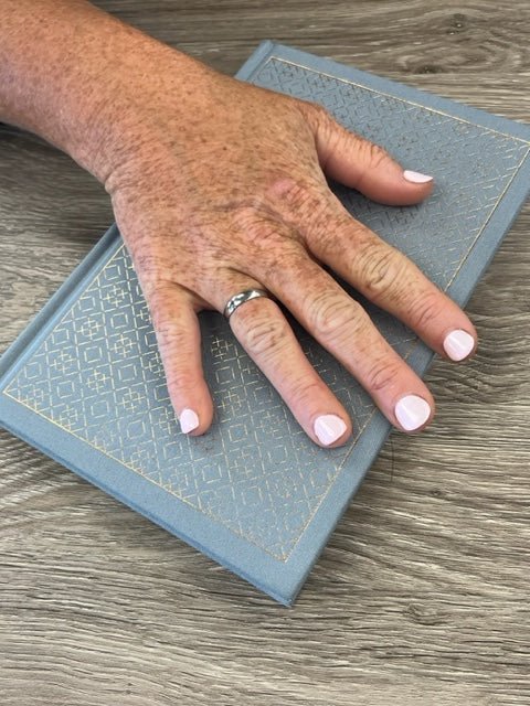 How Hinged Rings Offer a Comfortable Fit for People with Arthritis ...