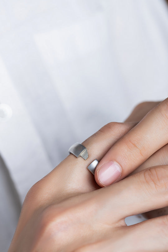 Tailored Rings: Perfect Fit Hinged Wedding Bands